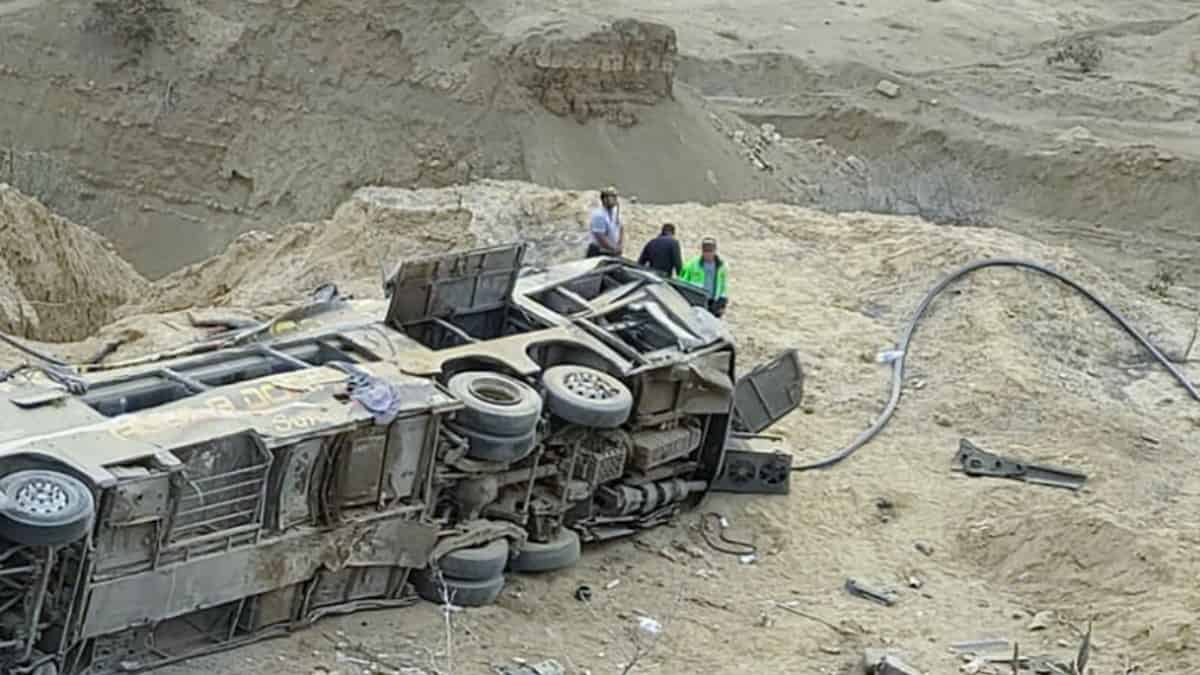 Al Menos 24 Muertos Tras Accidente De Autobús Que Cayó A Un Barranco En
